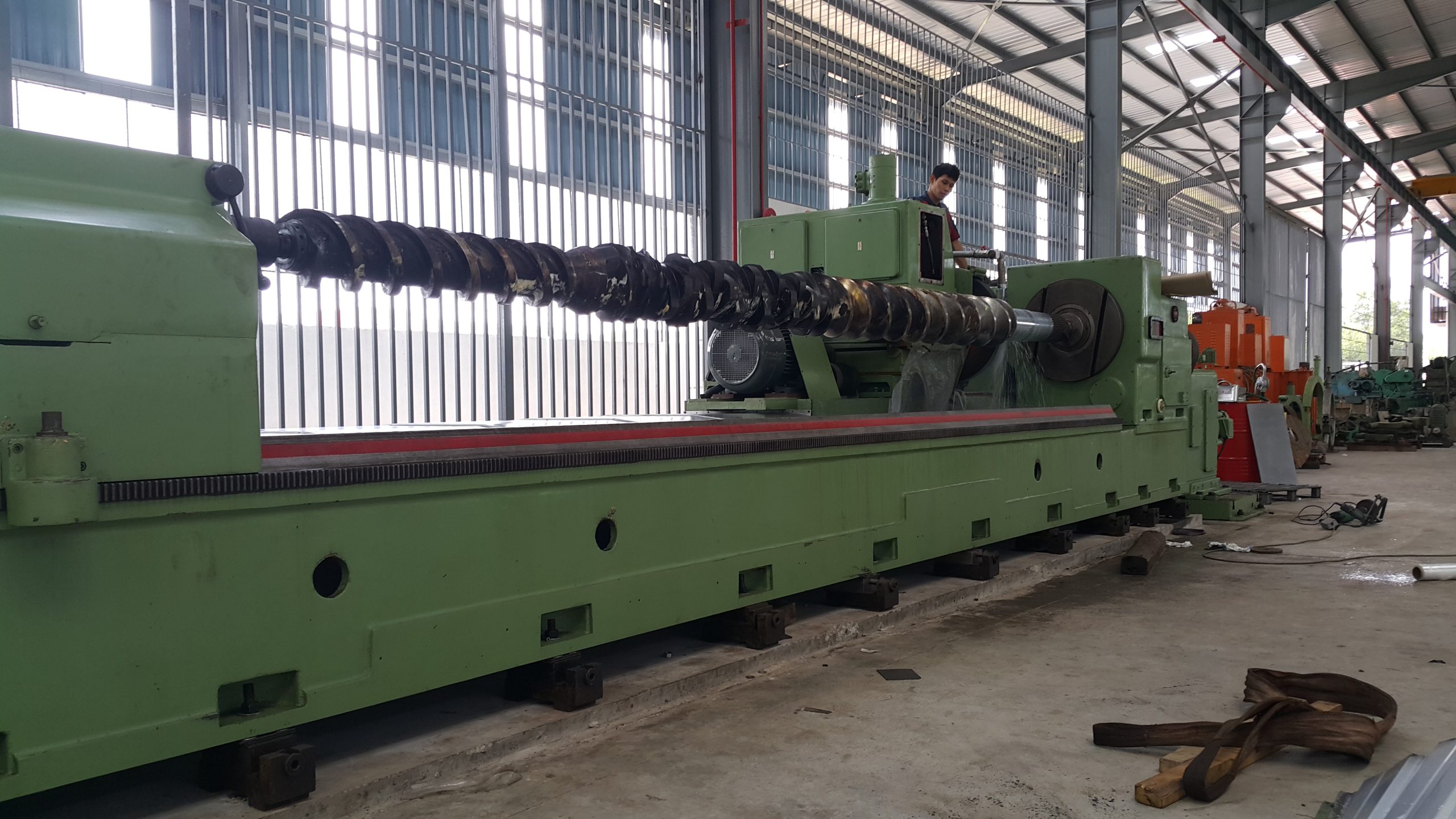 Heavy Duty Cylinder Shaft On Grinding - H & T Industries Group