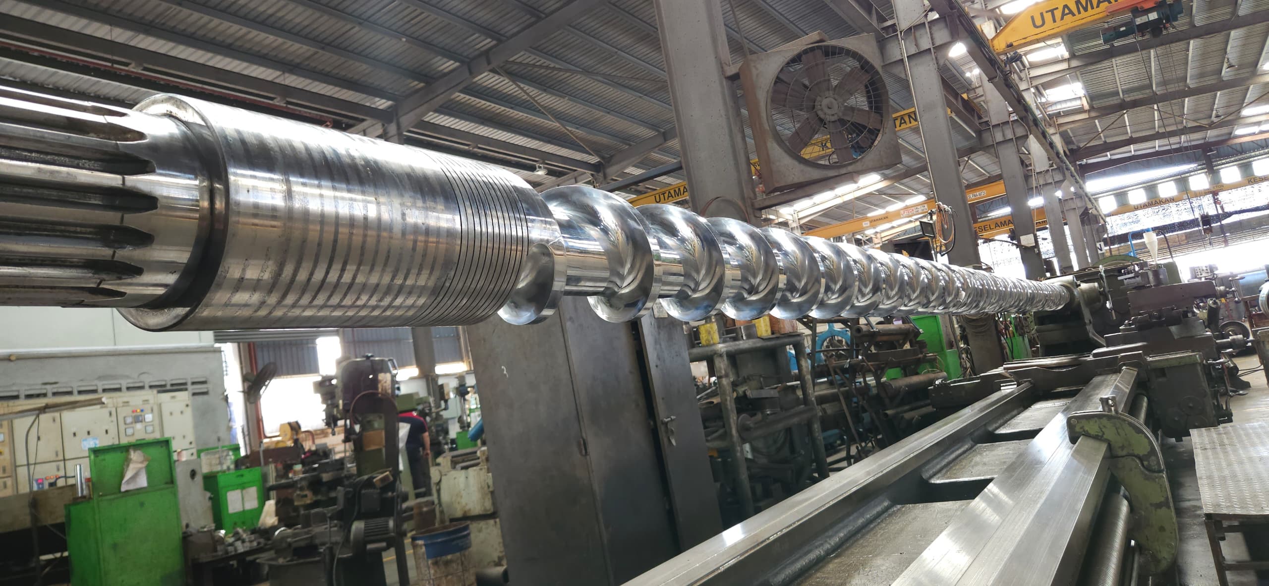 Extruder Screw 7.5m - H & T Industries Group