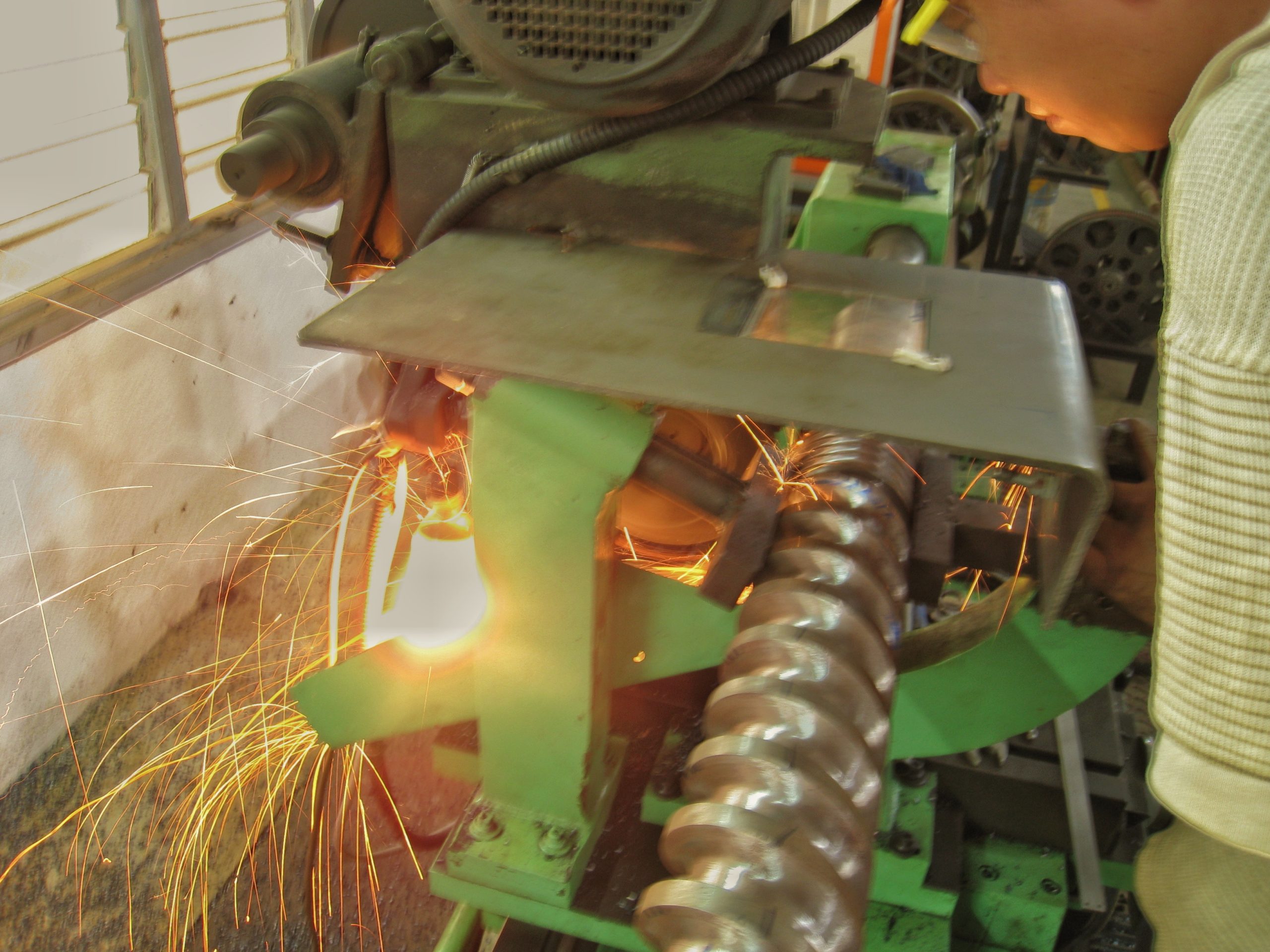 Screw Making - H & T Industries Group